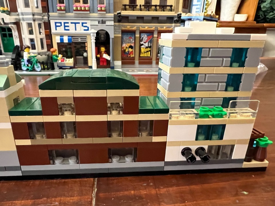 Lot of 8 complete Exclusive Lego Toys R Us Mini Modular Sets w Manuals ...