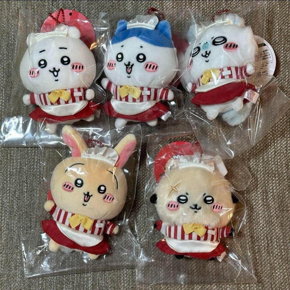 Chiikawa Restaurant Hall mascot Chikawa Hachiware Usagi Momonga Rakko ...