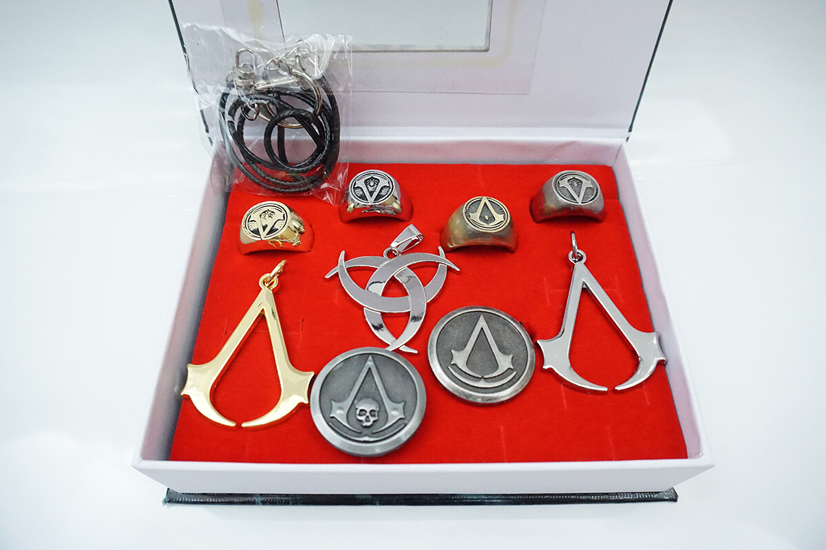 9PCS Assassin's Creed Ring Necklace Badge Brooch in box Set Gift ...