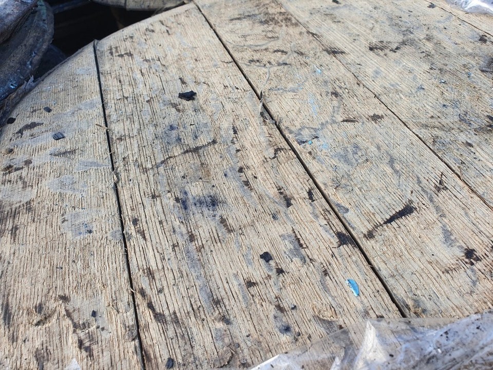 20 x WHISKY CASK END. Whiskey barrel lids, oak barrel tops, free ...