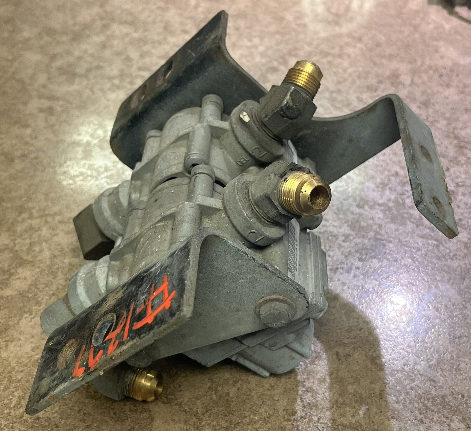 Bendix M-32 ANTILOCK Pressure Modulator Valve 300387 for sale online | eBay