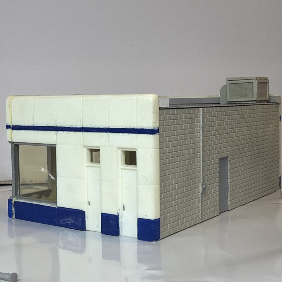 HO Scale Building Service Gas Repair Station Tire Rack RDS Dumpster ...