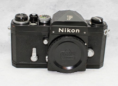 VERY EARLY NIKON F WITH NON-METERD PRISM - BLACK - SERIAL NUMBER ...