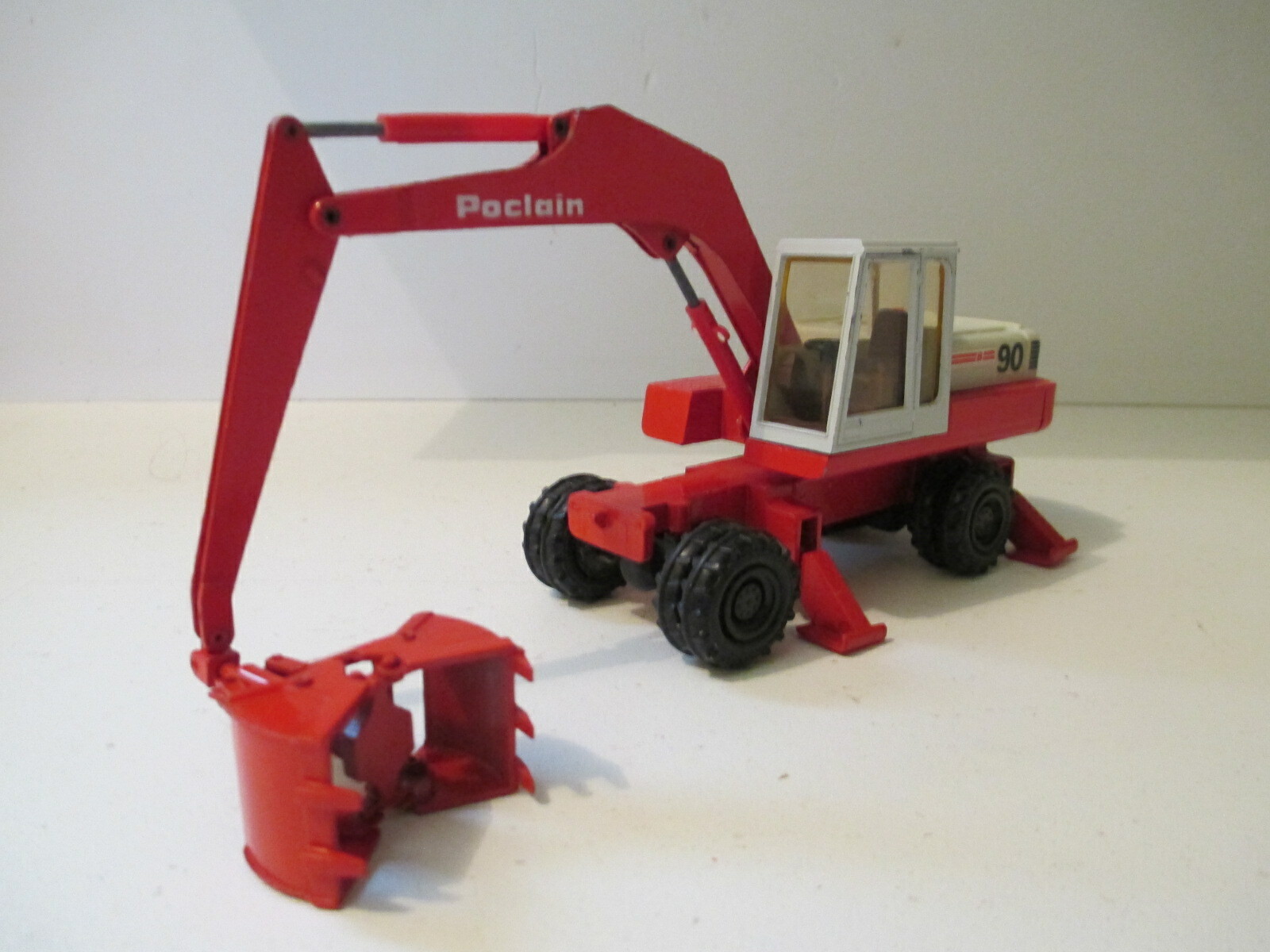 Poclain 90 d’occasion | Plus que 4 à -75%