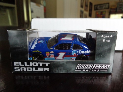 ELLIOTT SADLER # 1 ONE MAIN FINANCIAL 2015 FORD MUSTANG GT ACTION 1/64 ...