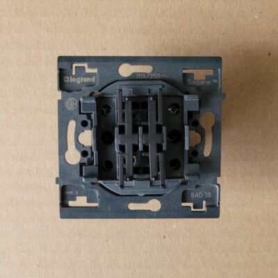 LEGRAND SAGANE 84018 - 1 mécanisme Double allumage - 10A - à vis | eBay