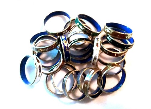 Awesome Lot of 25 Small Metal Rings Varied Colors Sizes 6-8 Smithsonian ...