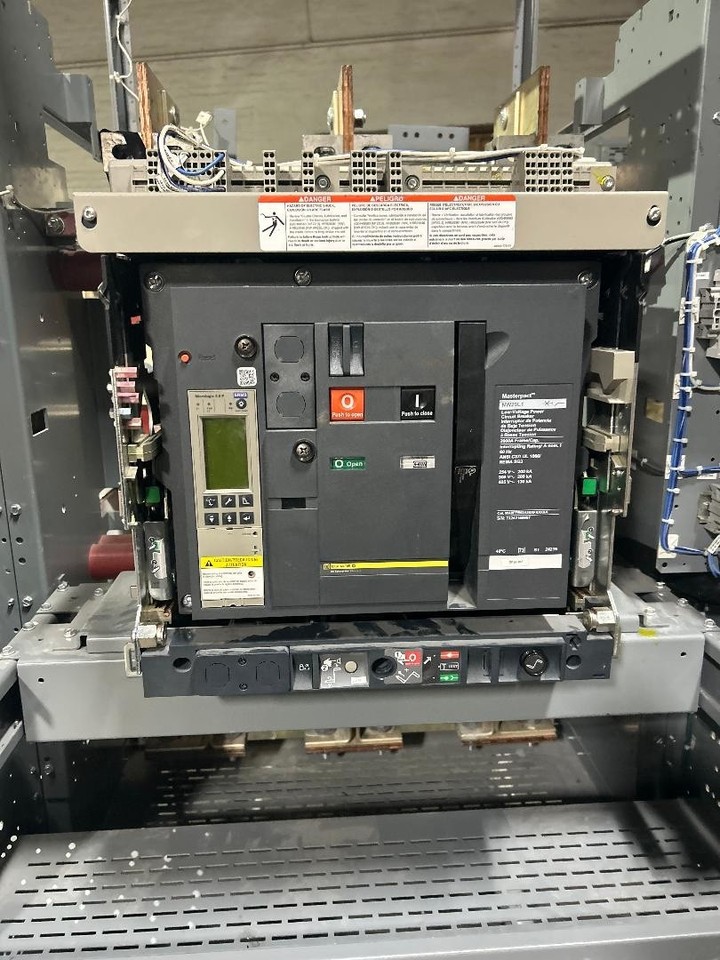 Square D 2000 Amp 480V QED2 Switchboard 3PH Switch Gear with 1600a main ...
