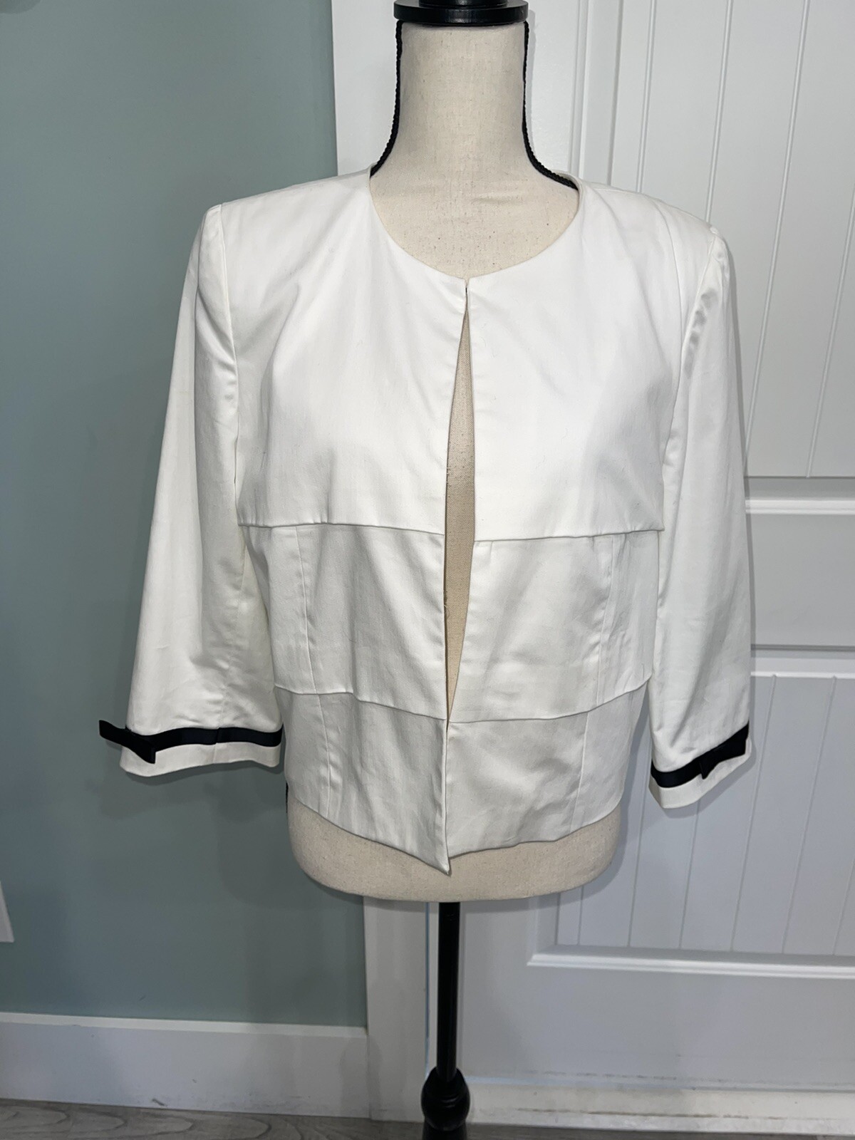 Sandro Sportswear White Bolero style cropped jacket s… - Gem