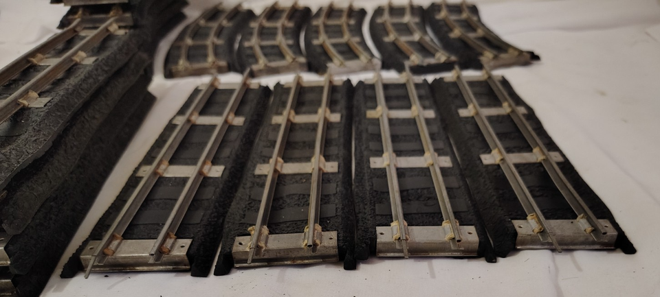 18 Pieces American Flyer Train Track With Damaged Black Roadbed | eBay