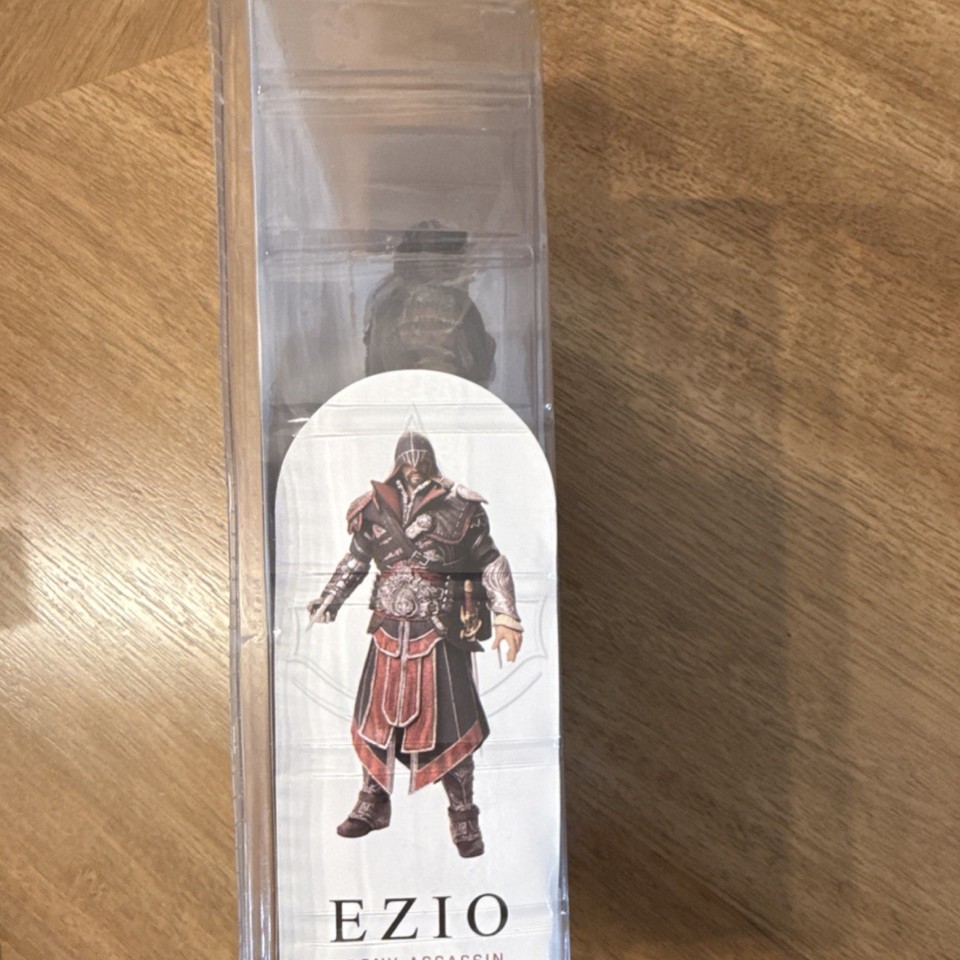 NECA Assassin's Creed Ezio Ebony Assassin Exclusive Action Figure w ...