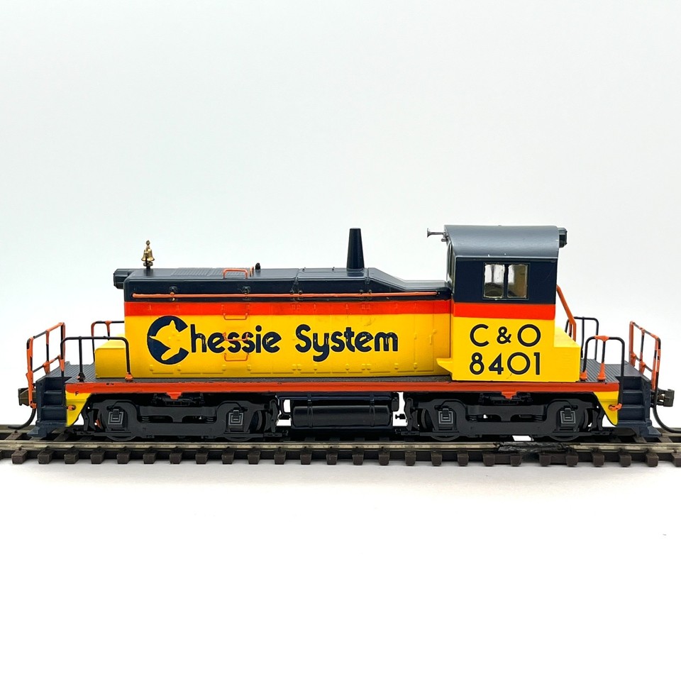Walthers HO Scale 932-1361 Chessie System EMD SW1 Diesel Switcher 8401 ...