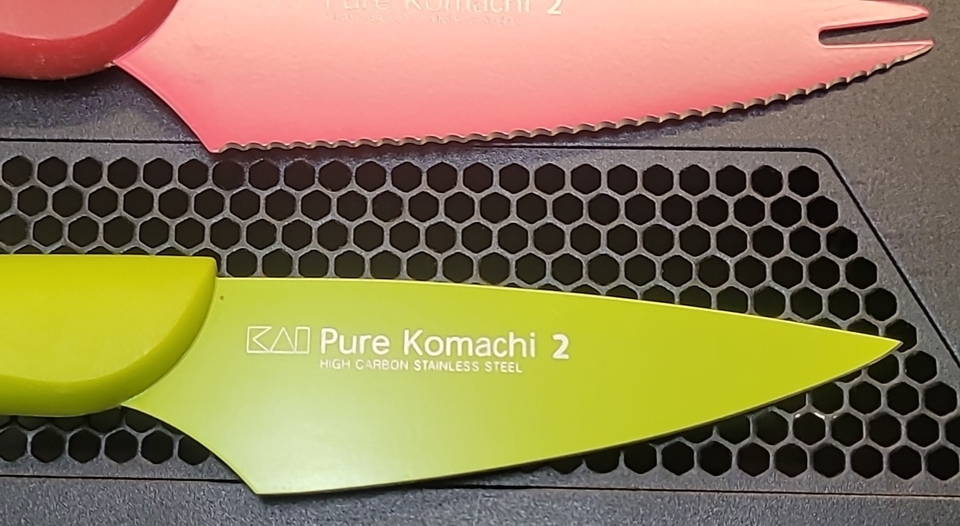 KAI PURE KOMACHI 2 KNIFE SET 6 PIECES HIGH CARBON STAINLESS STEEL WITH ...