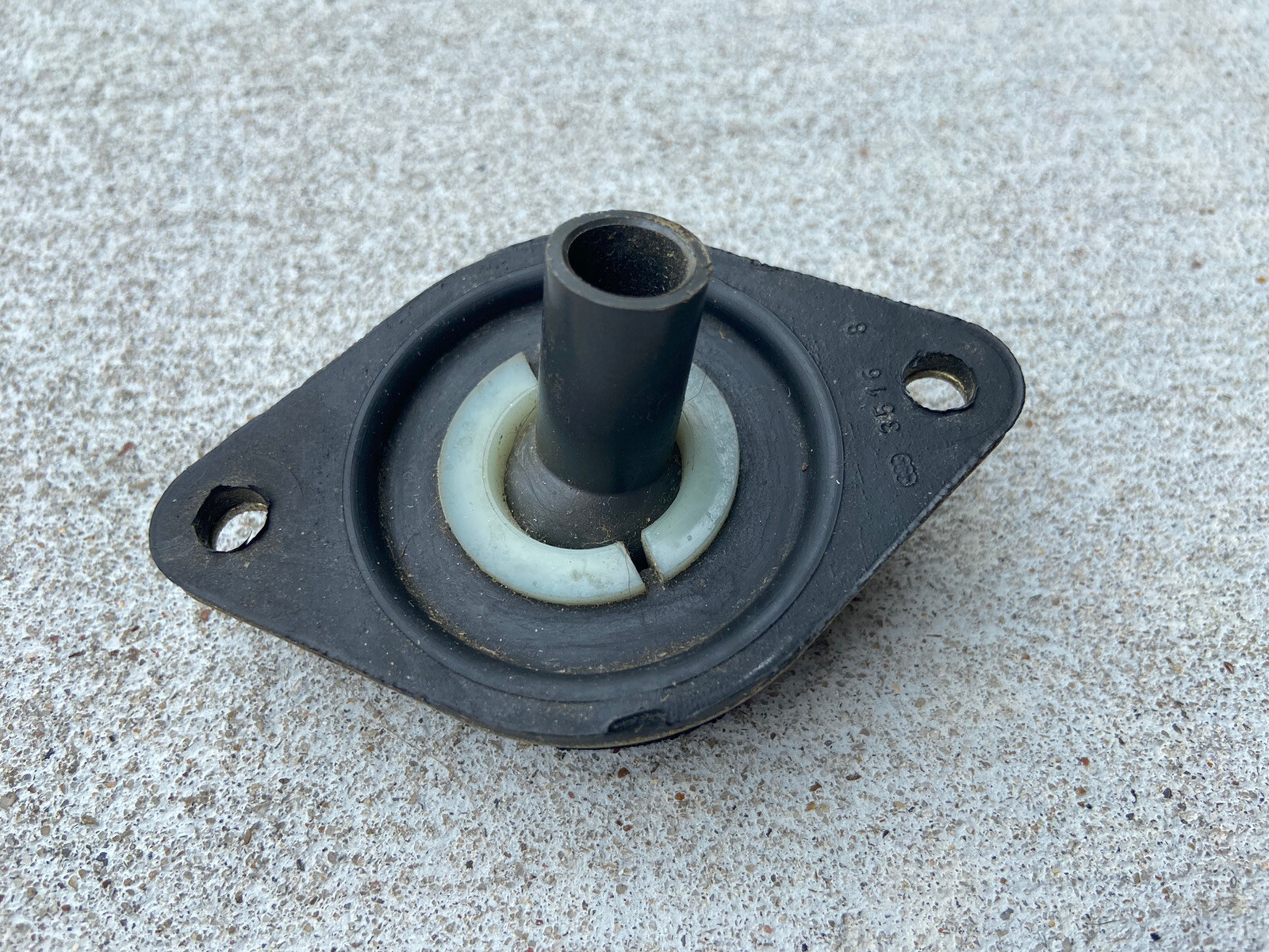 Mercedes-Benz W126 Throttle Linkage Support Bracket 1263000540 for sale ...