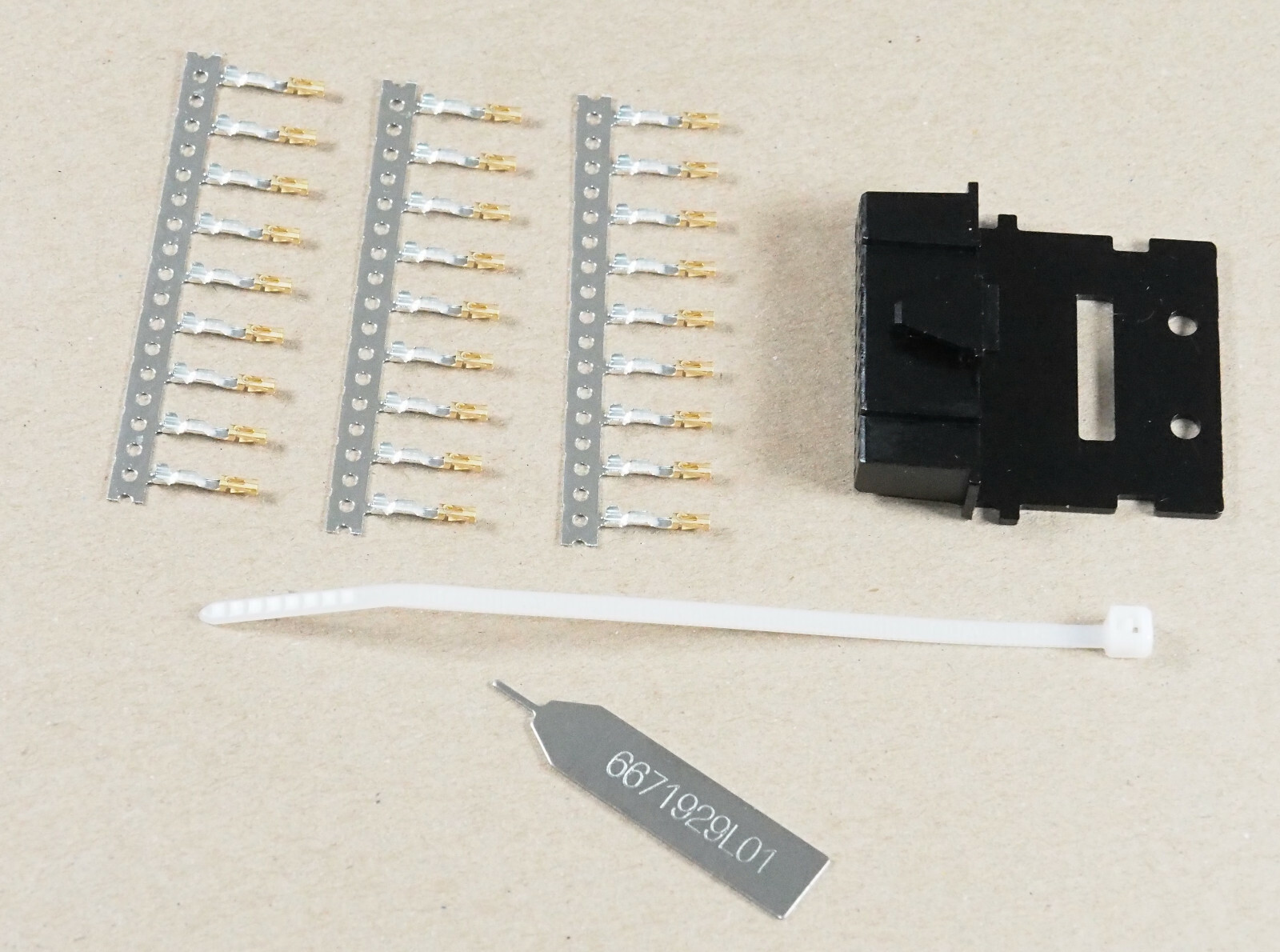 Motorola PMLN5072A Connector Anschluss Kit DM4400 DM4401 DM4600 DM4601 ...