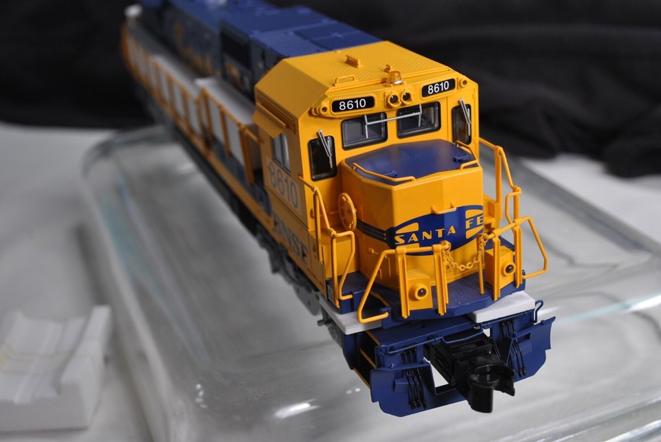 Atlas O Scale Santa Fe DASH 8-40B 3 Rail Diesel Locomotive # 6840 BNSF ...