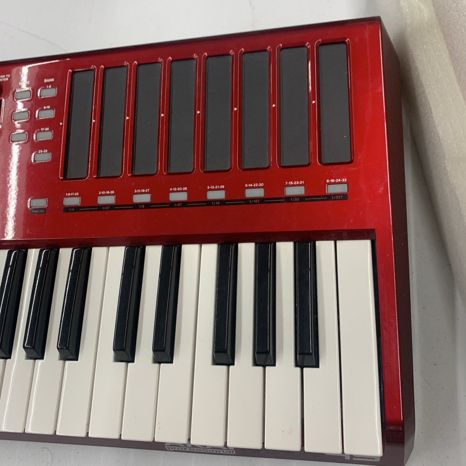 Akai Professional Max 49 Key Midi Keyboard Controller Tested And ...