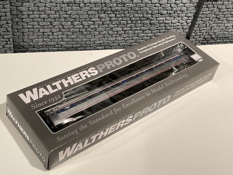 Walthers #920-12209 Amtrak 85' Budd Amfleet I 84 Seat Coach Phase IVb ...
