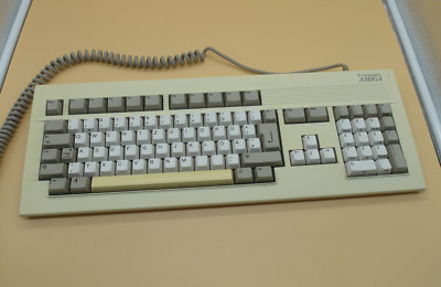 Commodore Amiga Vintage Tastatur / Keyboard deutsches Layout KKQ-E96YC ...
