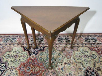 Kittinger Mahogany Colonial Williamsburg CW-2 Triangular Drop-Leaf ...