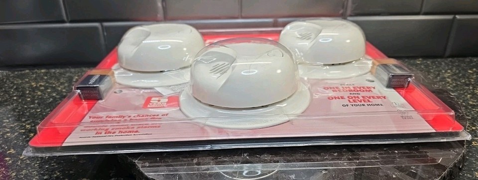 First Alert Smoke & Fire Alarm SA303 3-Pack 9v 2004 BRK Brands Sealed ...