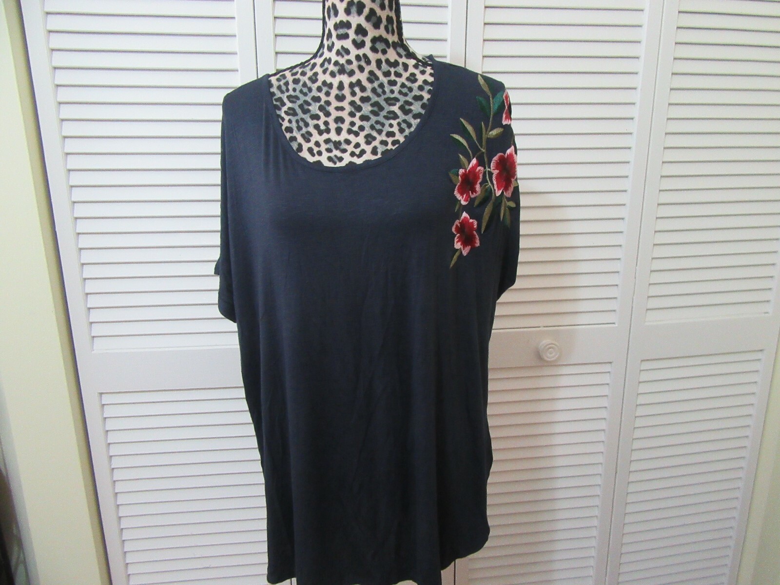 Adiva Top, Woman Plus 2X Navy with red flower spray embroidered on ...