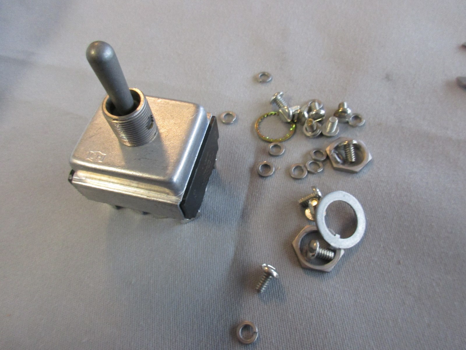 Cessna+Aircraft+Switch+P%2FN+MS25068-21+%28TA%29+Surplus for sale ...