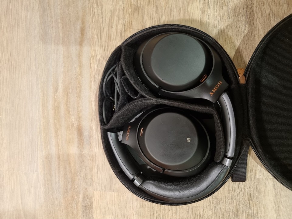 Sony WH-1000XM3 Wireless Over-Ear Headphones Bluetooth, Noise ...