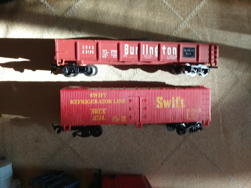 LOT Of HO Scale Train Cars, Track, And Power Pack | eBay