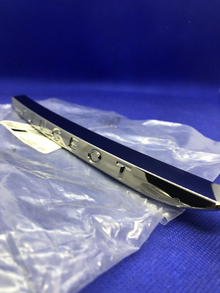 Badge PEUGEOT Logo Chrome Front Bumper PEUGEOT 208 06/14 = 1613497780 ...