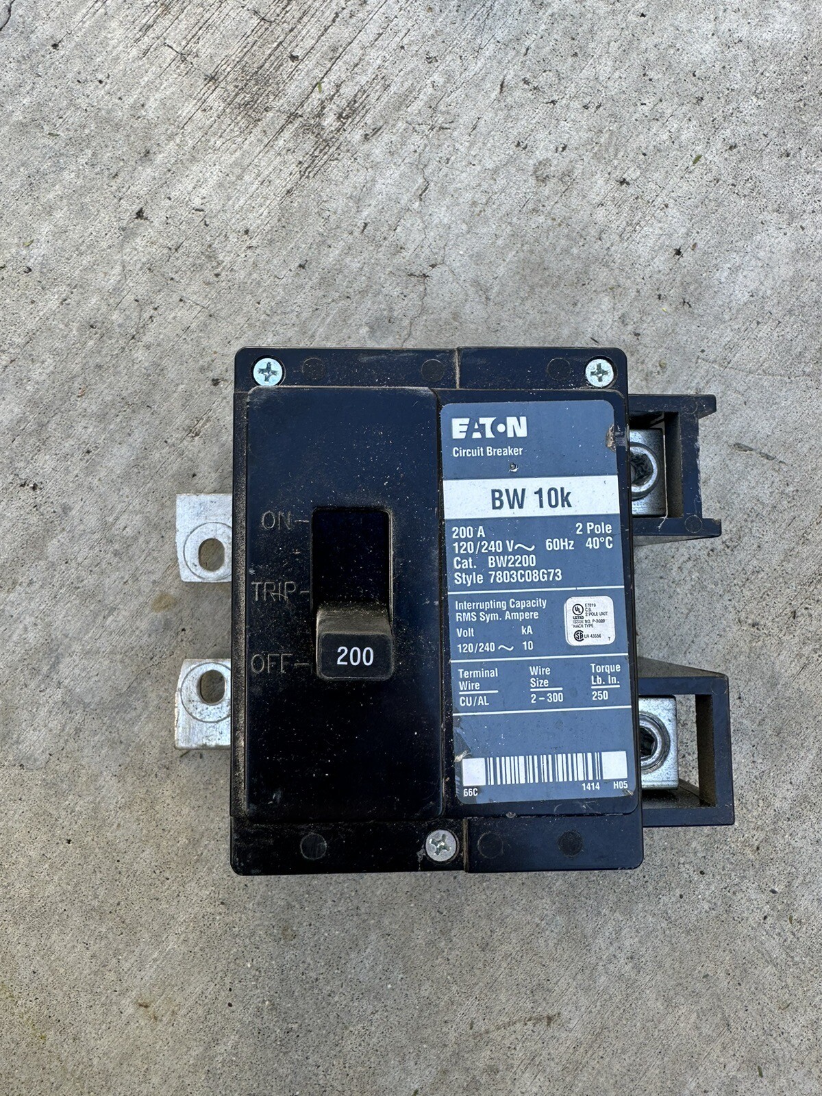 Cutler Hammer BW2200 2 Pole 200A 120/240V bolt on Circuit Breaker Pre ...