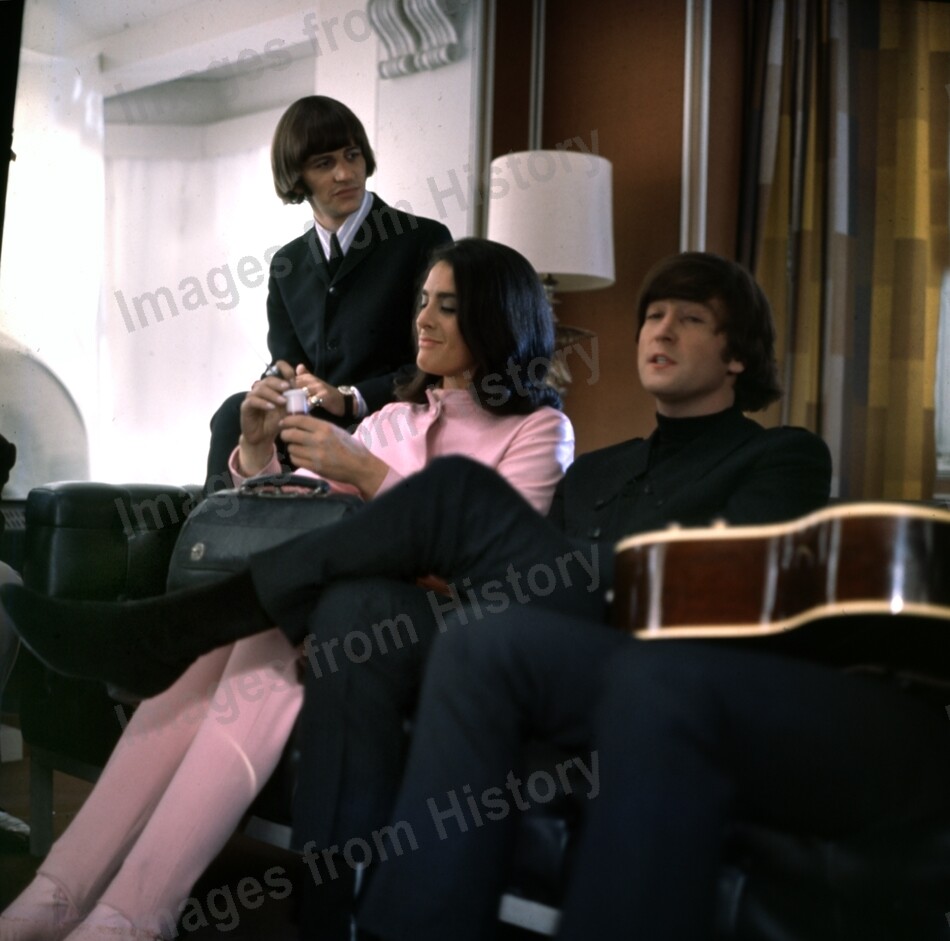 Eleanor Bron Beatles 81 Eleanor Bron Fotos Und Hochauflösende Bilder