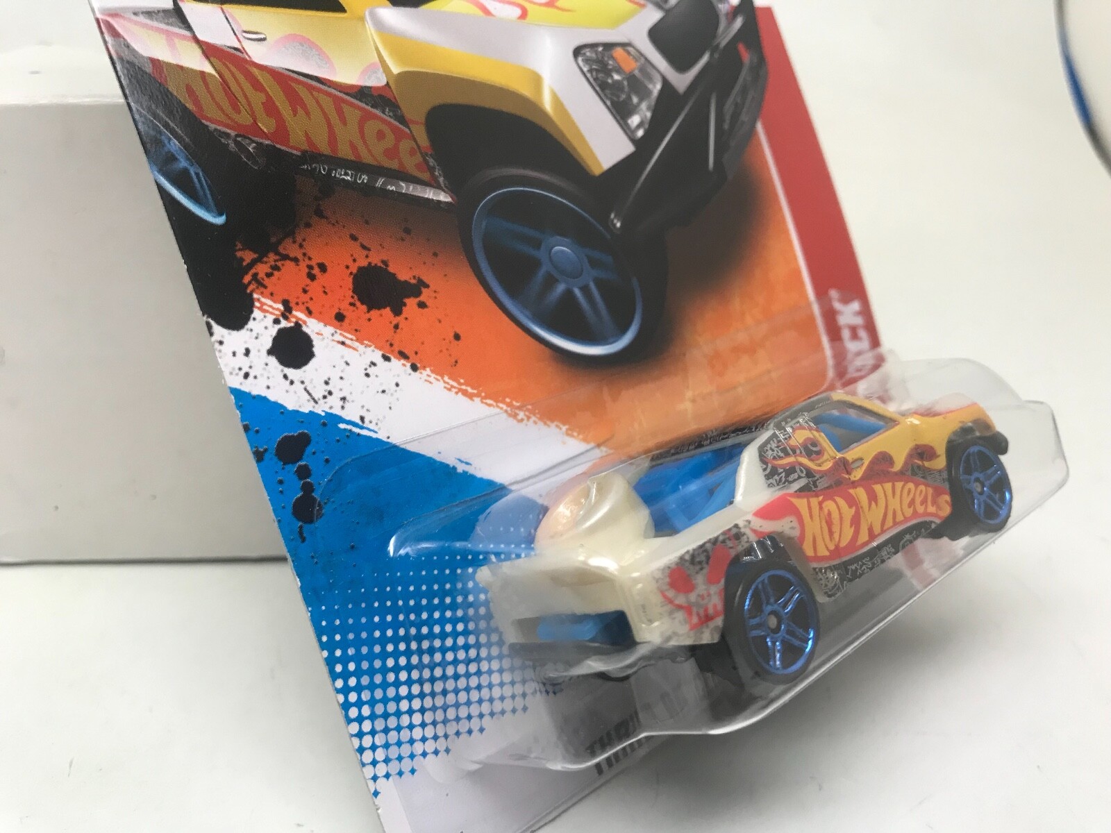 HOT WHEELS-OFF TRACK-THRILL RACERS DESERT 11-SEALED ON CARD---2010-1/6 ...