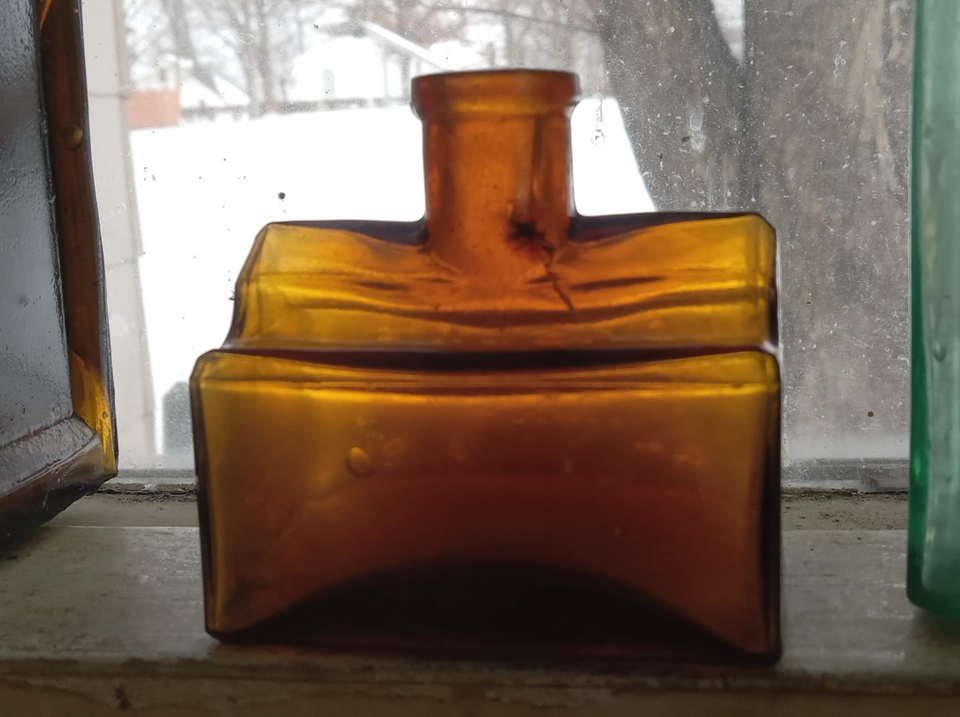 LEVISON'S INKS ST.LOUIS 1880s AMBER CABIN COTTAGE SHAPE PENREST INK ...