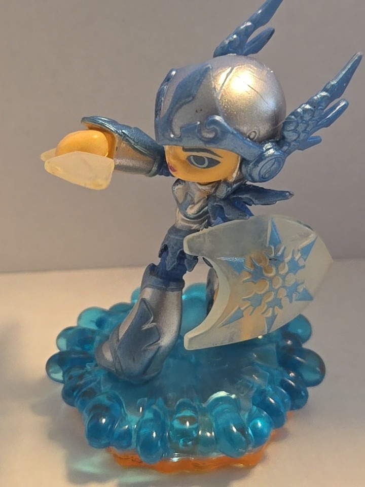 Skylanders Giants LIGHTCORE CHILL Figure | eBay