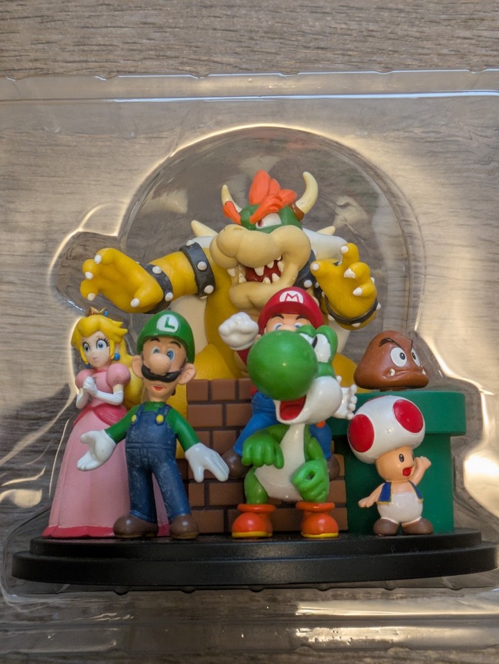 2010 Official Club Nintendo Platinum Award Super Mario Characters ...