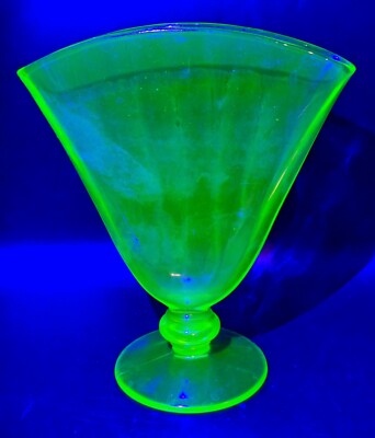 Antique CARDER STEUBEN Uranium 1920's Green Vaseline Vintage Fan Shaped ...