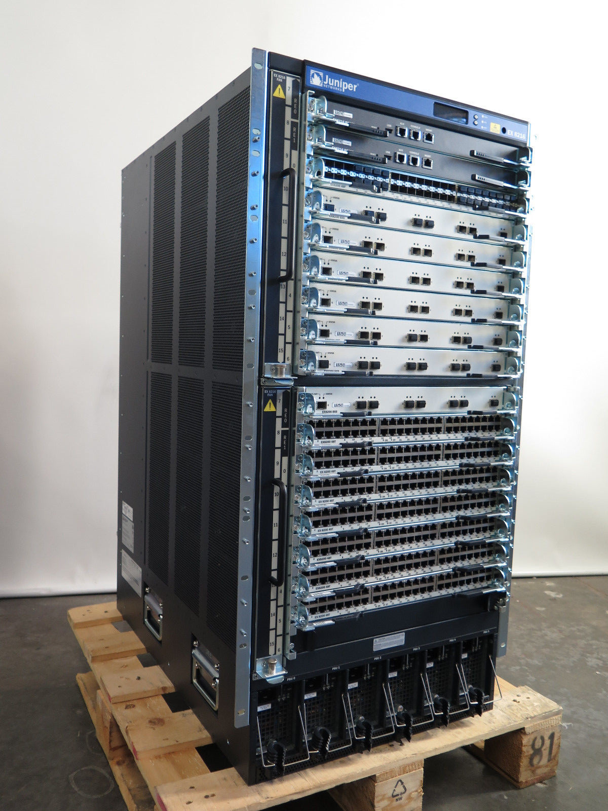 Juniper EX8216 Redundant AC Fabric Switch, EX8200-8XS EX8200-48T EX8200 ...
