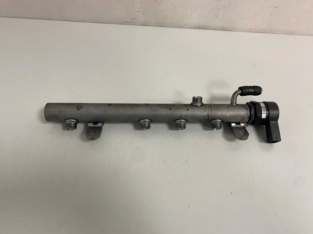 Mercedes-Benz E W211 2006 Diesel fuel rail line pipe A6420703495 ...