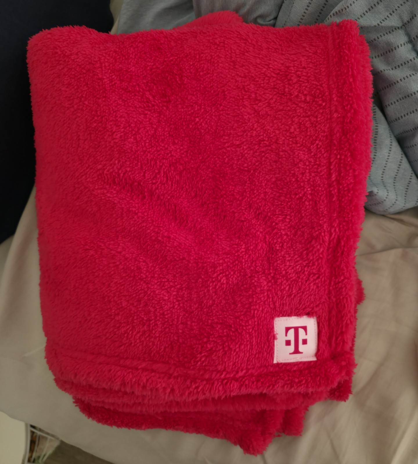 T-Mobile Tuesday Magenta Blanket Throw Dark Bright Pink Tuesdays ...