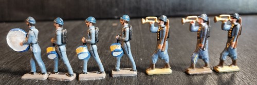 LEAD SEMI-FLAT SOLDIERS MARCHING BAND LOT OF 7 VINTAGE COLLECTION 45mm ...