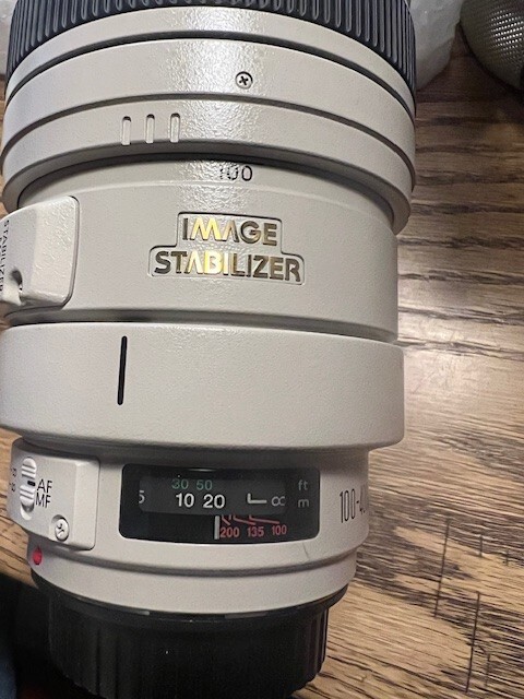 Cannon EF 100-400mm f/4.5-5.6L IS USM Telephoto Zoom Lens Cannon EF 100-400mm f/4.5-5.6L IS USM Telephoto Zoom Lens