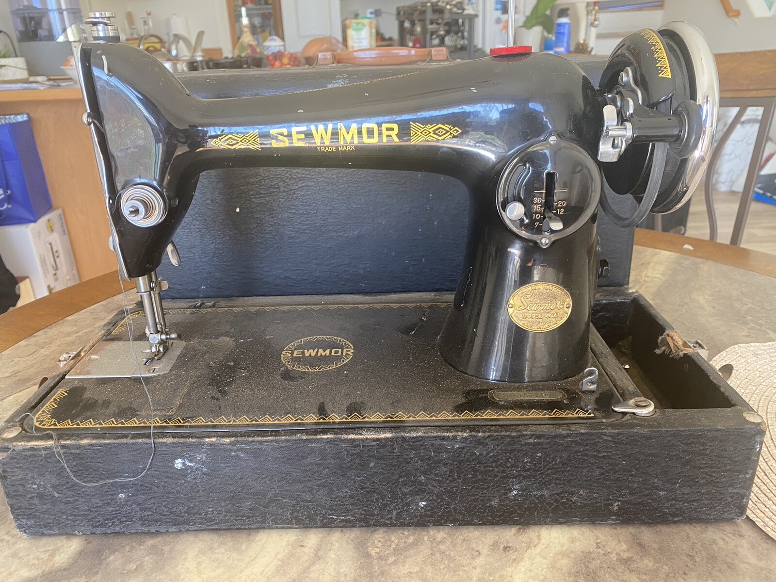 Vintage Sewmor sewing machine model 404 | eBay
