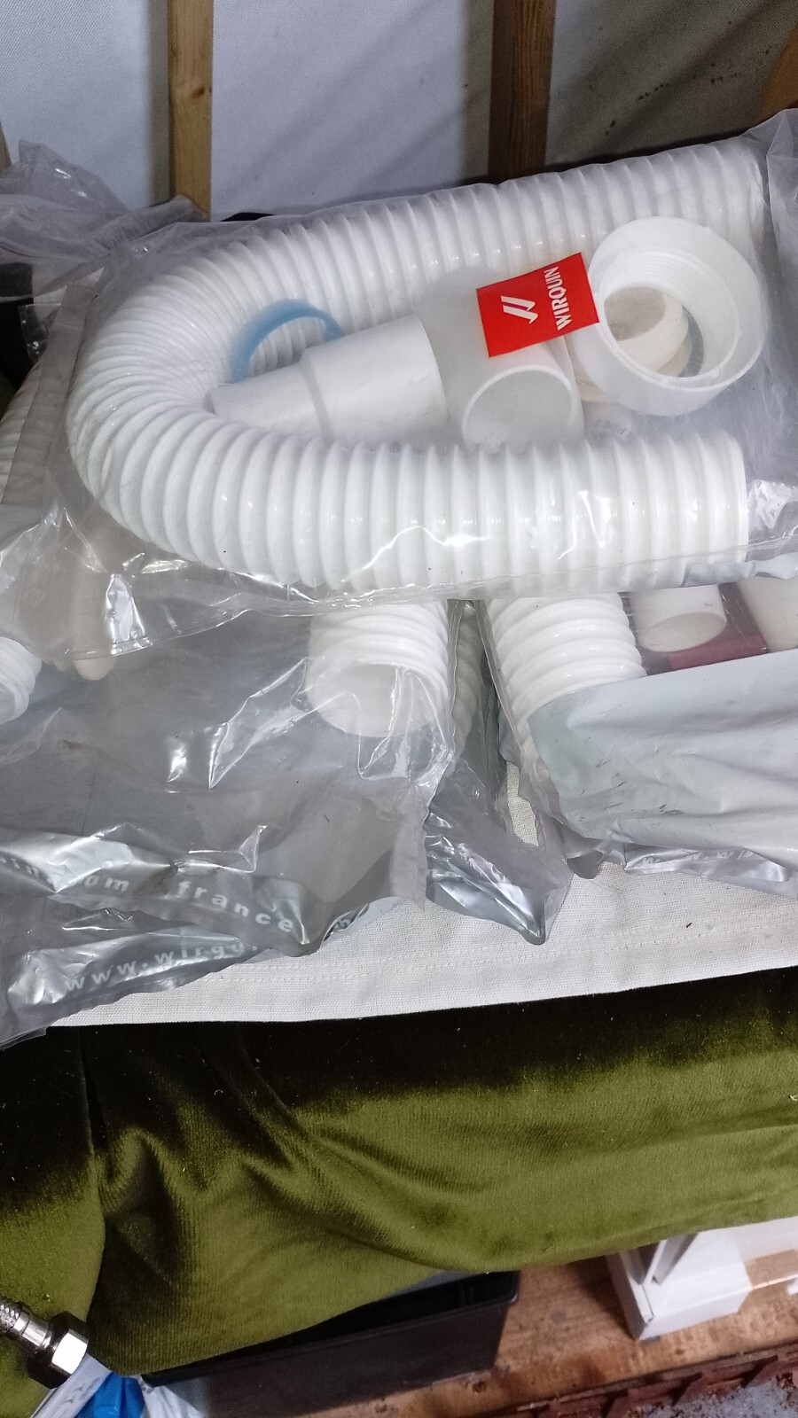 Wirquin Flexiflush Flexible 2 Inch Flush Pipe for Concealed Cisterns ...