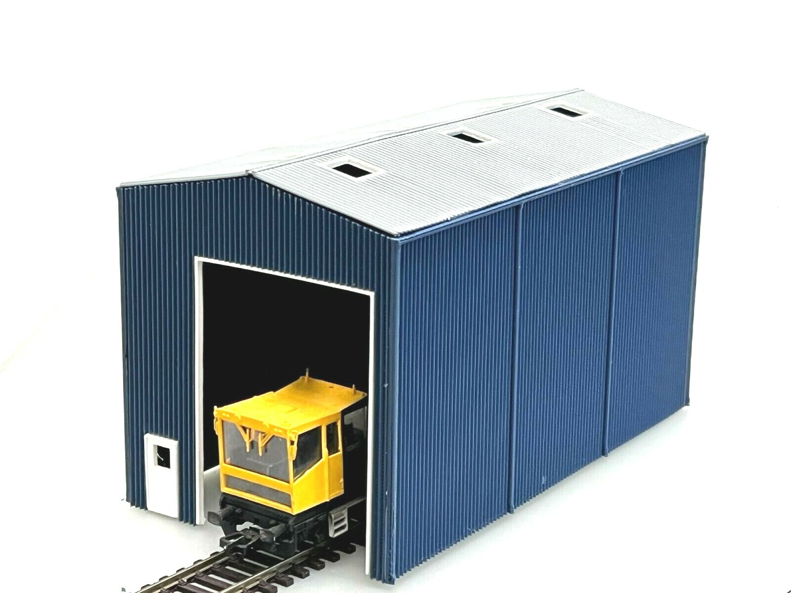 Built 'OO' Gauge Model Railway Modern Engine Shed Green, Blue or Long ...