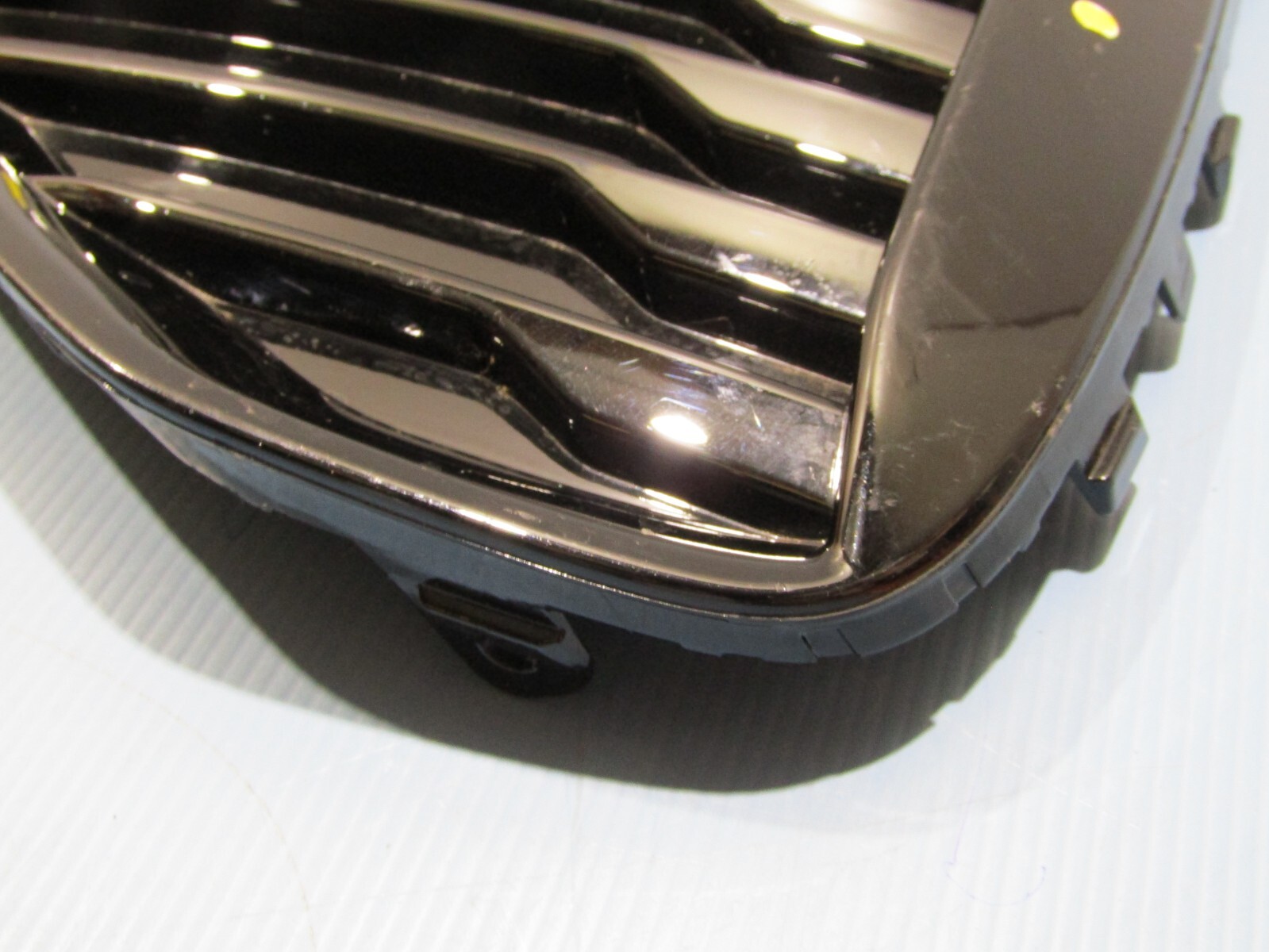 21 On Volvo XC60 Mk2 Front Bumper Right Lower Grill Cover 32234962 REF ...