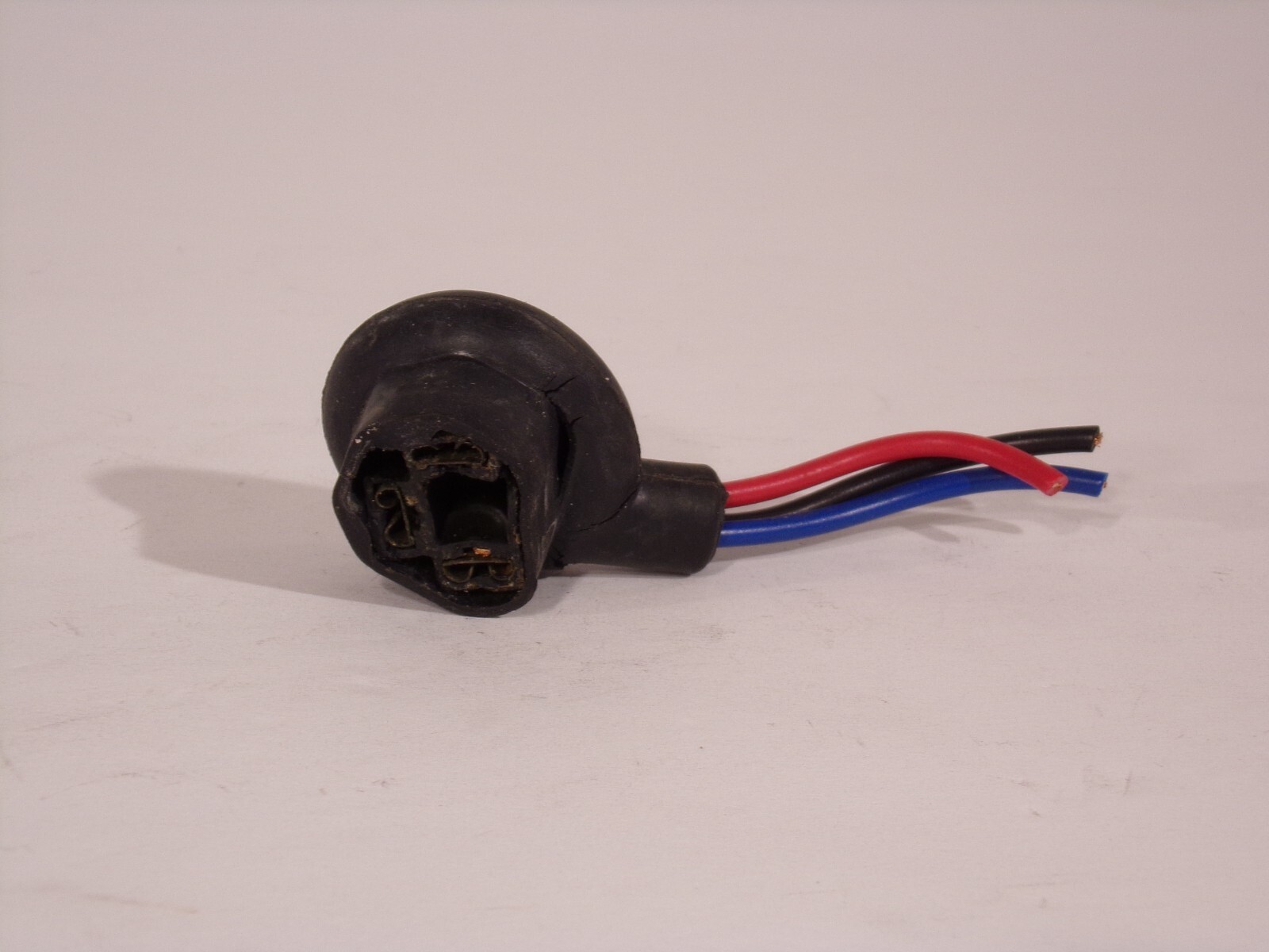 03 04 05 06 07 08 2003 2004 PONTIAC VIBE HEADLIGHT PLUG PIGTAIL 3 WIRE ...