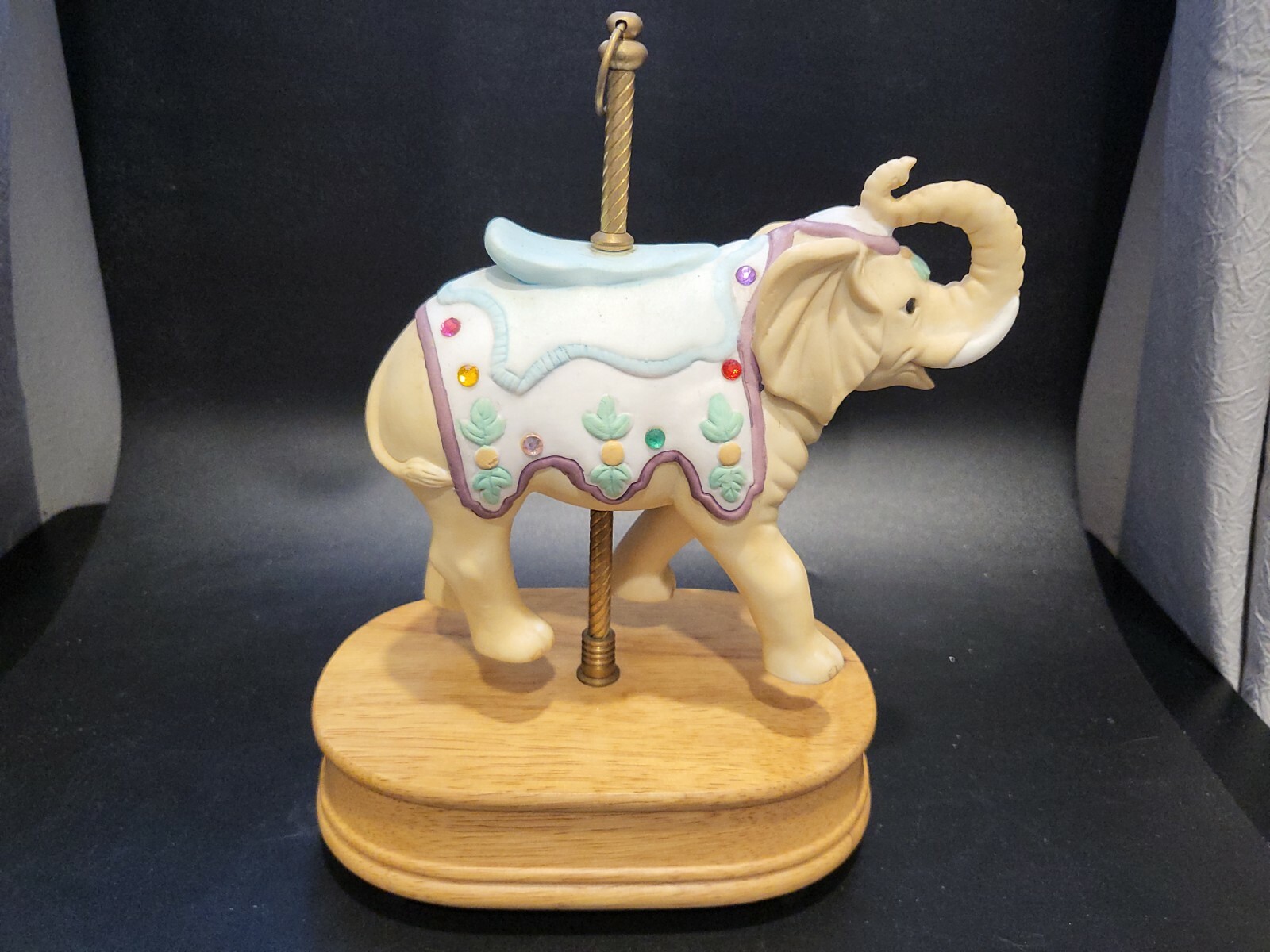 ELEPHANT CAROUSEL MUSIC BOX WITH GEMSTONES WIND UP COLLECTIBLE WORKS | eBay