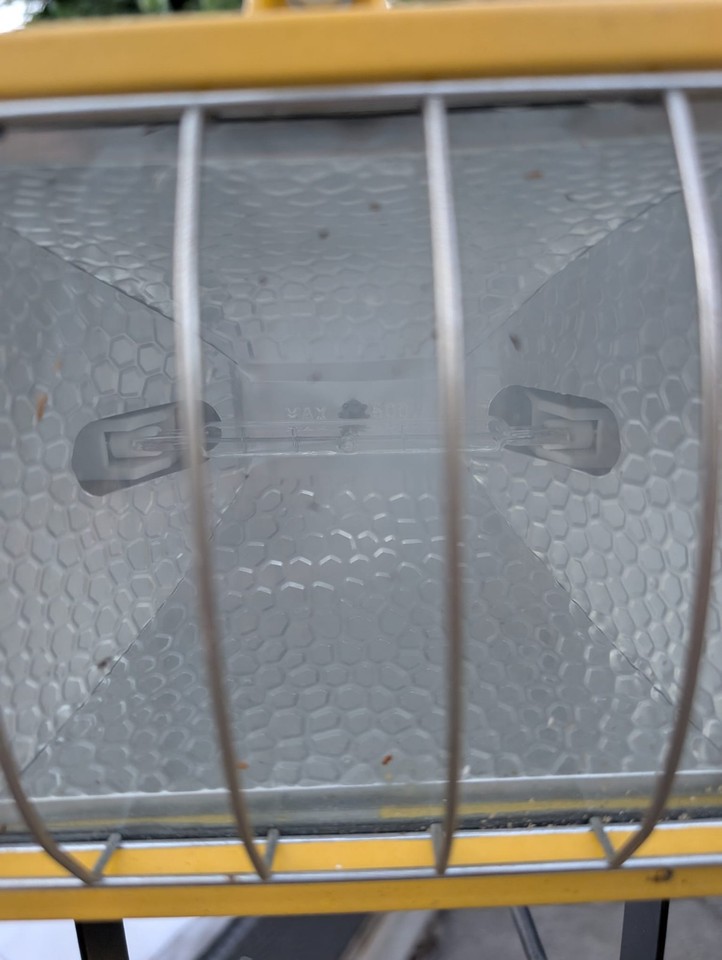 Work Site Flood Light - Twin Head 500w Halogen (tripod double ...