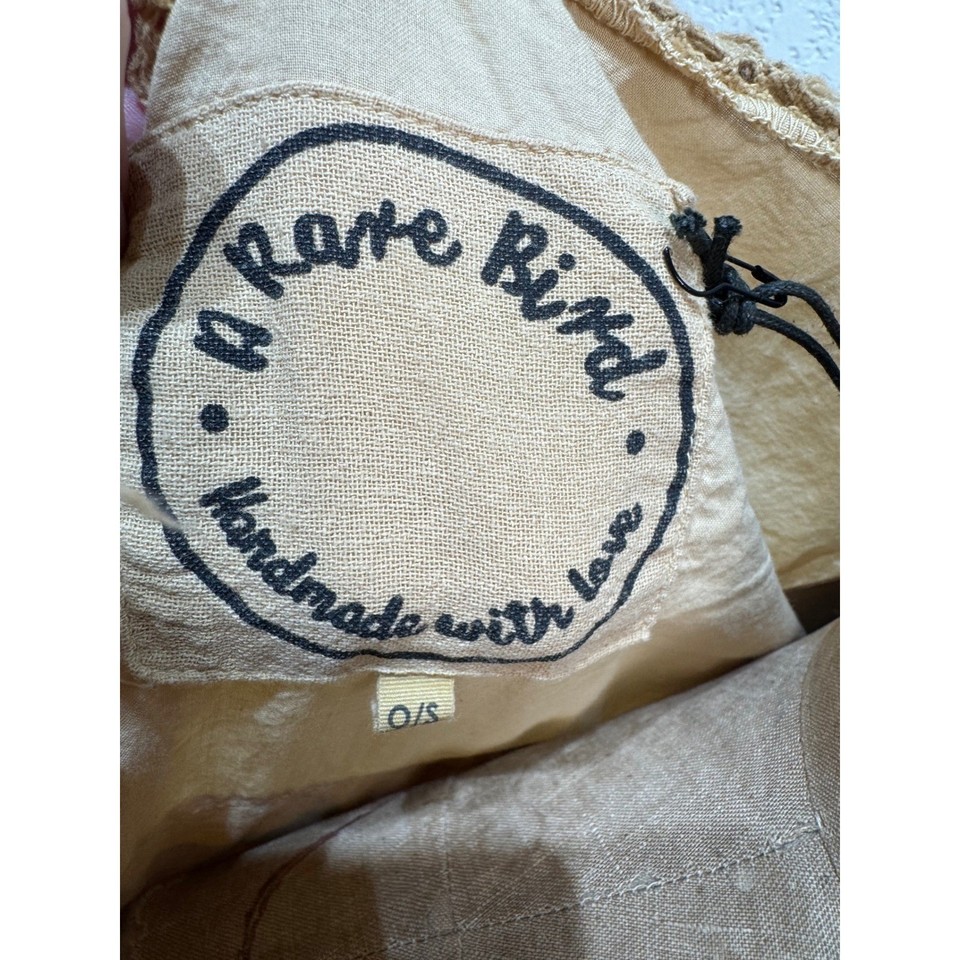 A Rare Bird Women Robin Butterfly Floral Lace Sleeveless Flowy Top One ...